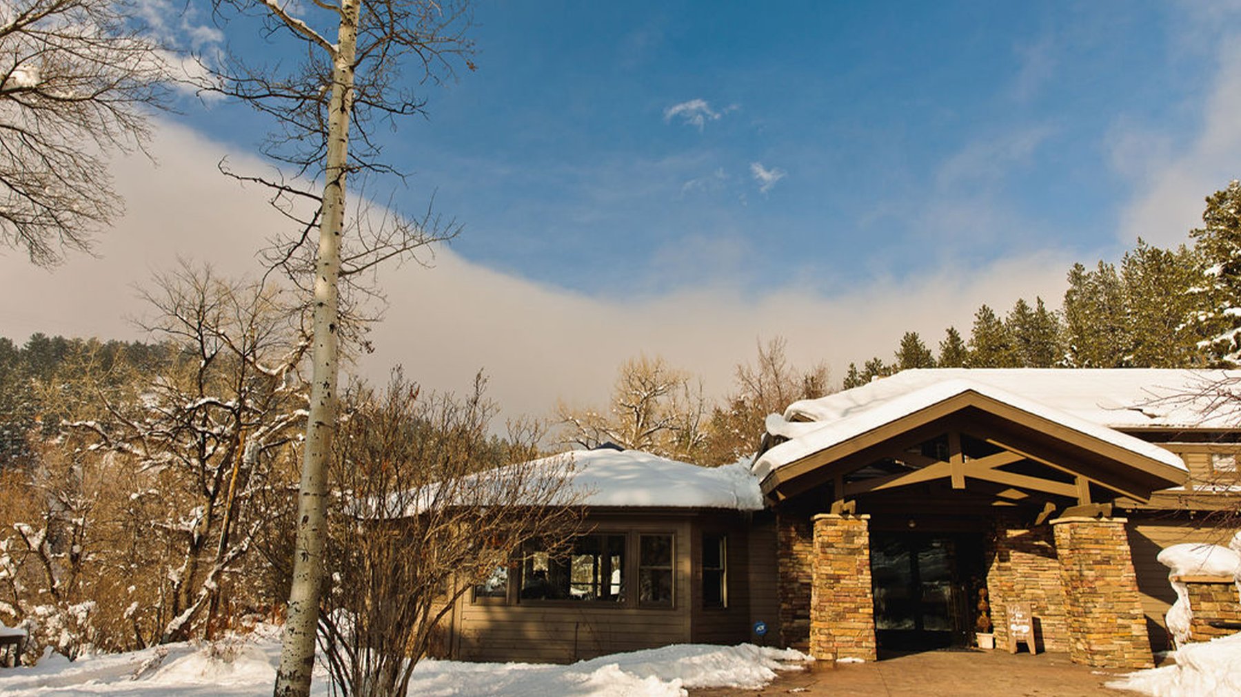 Boulder Creek: Rustic Elegance in a Secluded Mountain Retreat CO
