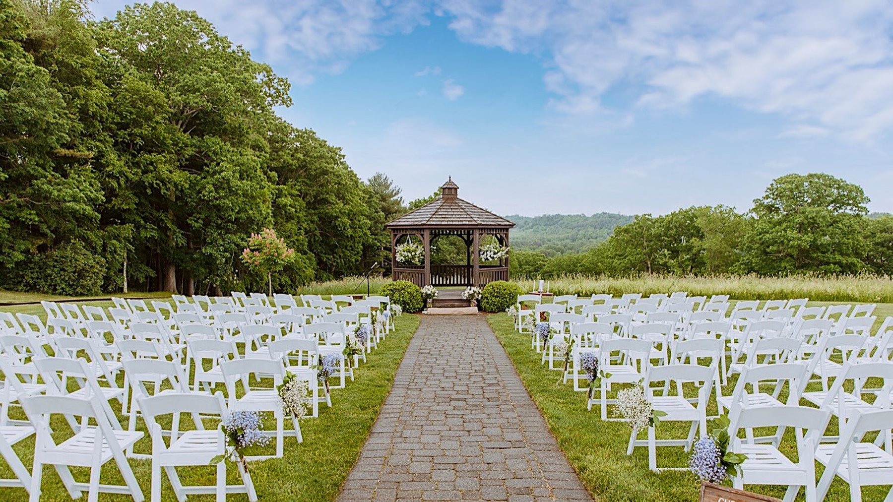 Fern Hill Barn: Rustic Elegance, Panoramic Views in Spencer MA