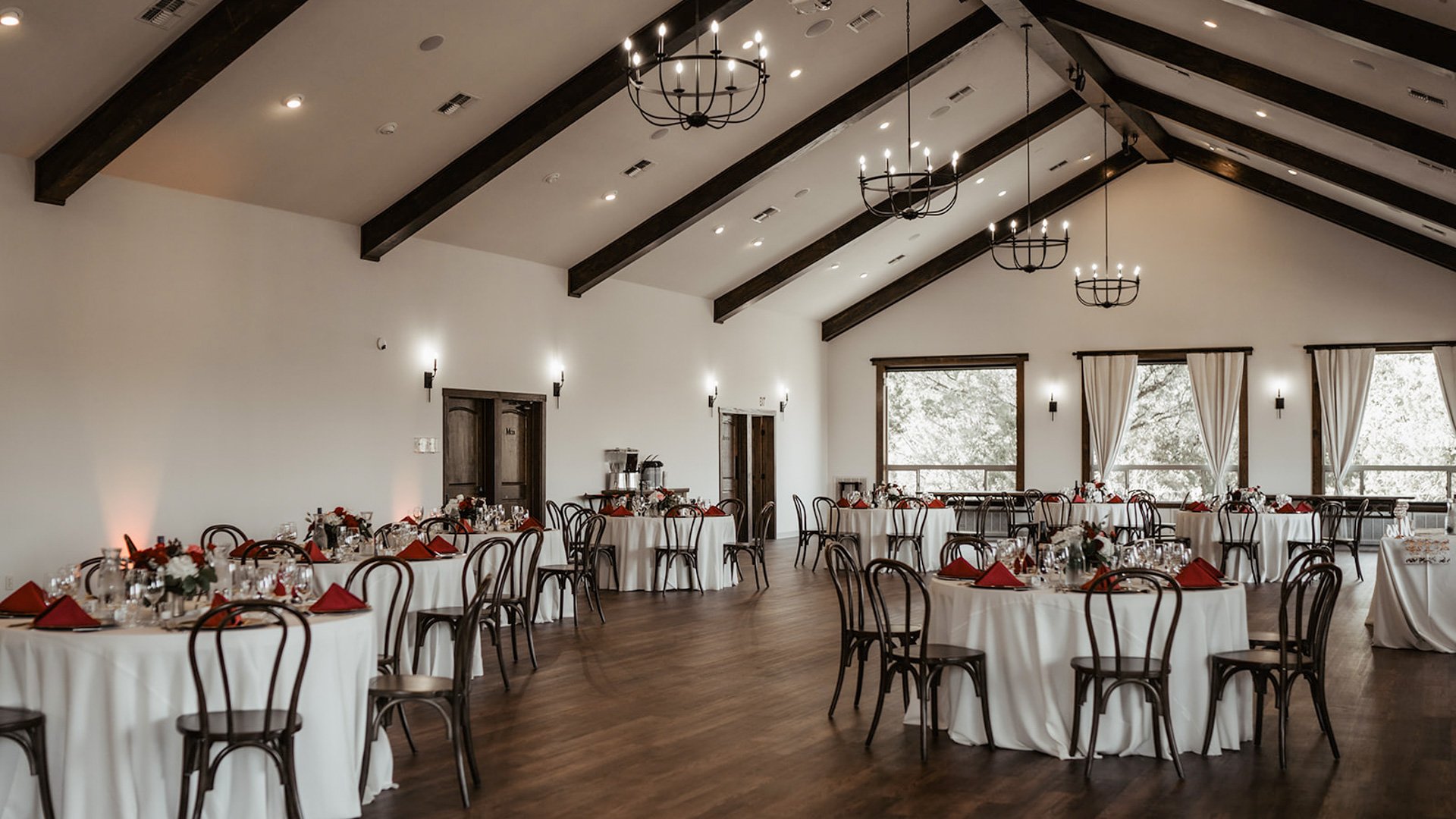 Scenic Springs: Hill Country Views, Rustic Elegance in Helotes TX